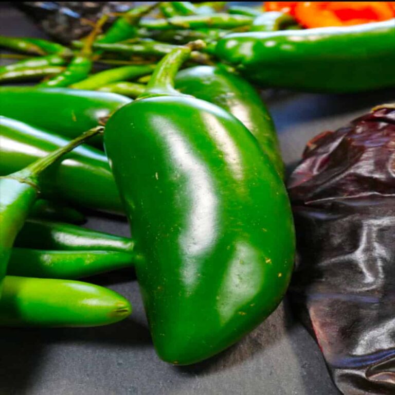 How Hot Are Jalapeño Peppers? Scoville Heat, Flavor & Types - Butter N ...