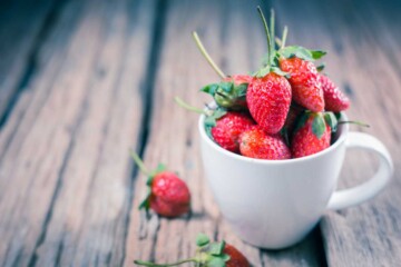 How Many Strawberries In A Pound, Cup, Quart 🍓 - Butter N Thyme